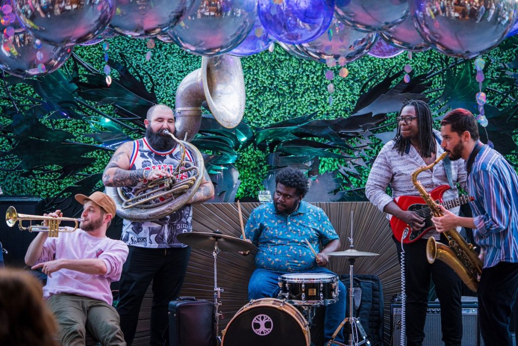 Cirque du Stratus at Stratus Lounge | dosage MAGAZINE