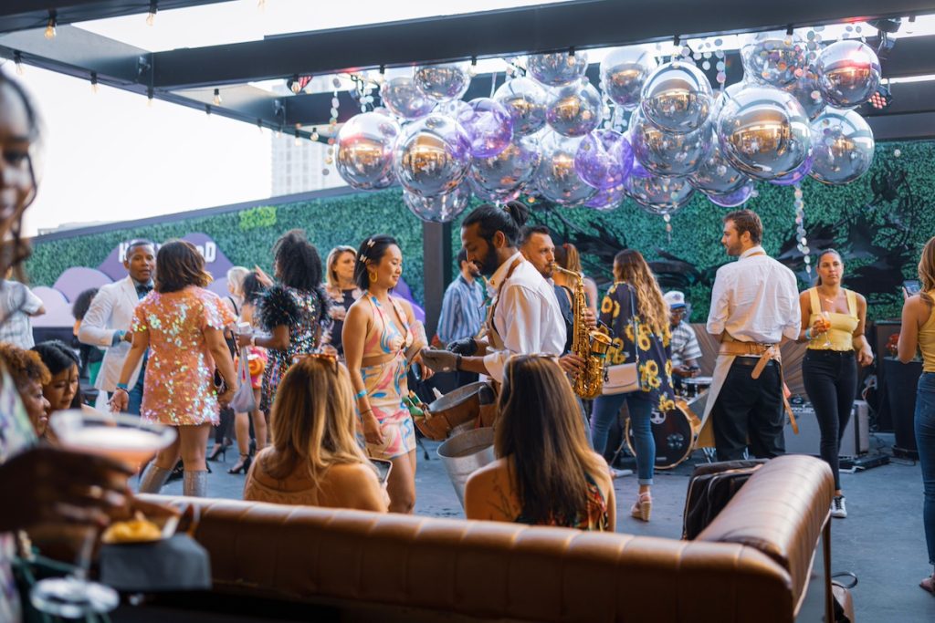 Cirque du Stratus at Stratus Lounge | dosage MAGAZINE